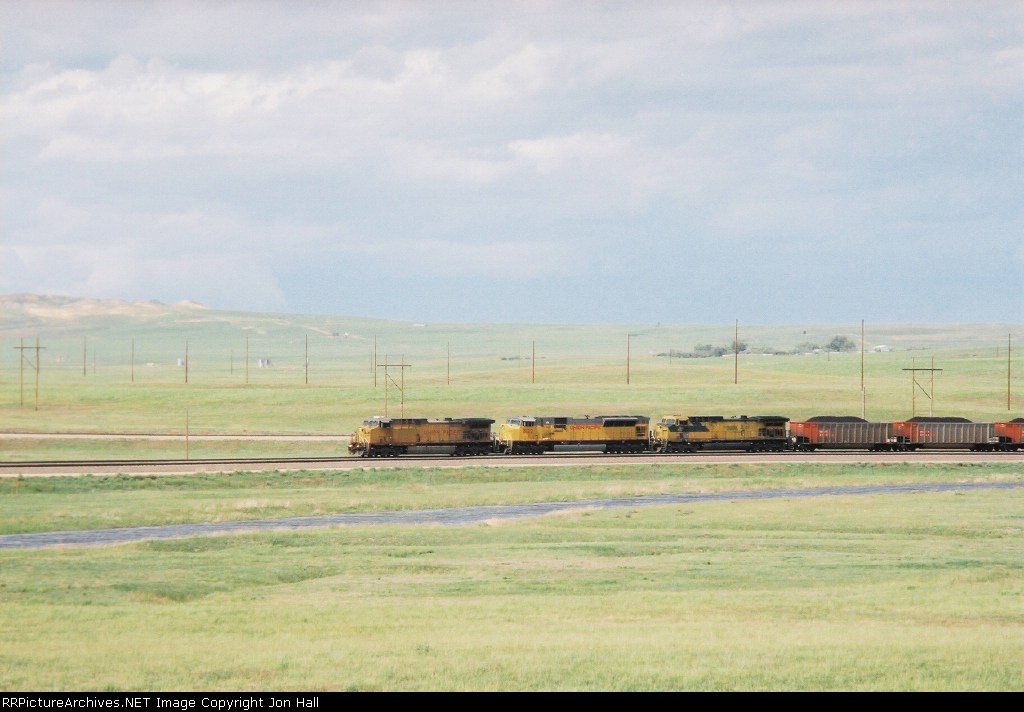 CNW 8831 trailing UP 7004 & 8122